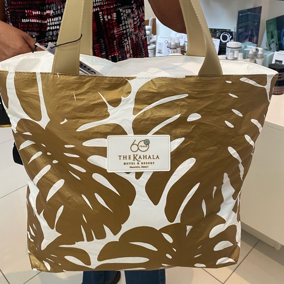 ALOHA Collection | Bags | Aloha Collection Day Tripper | Poshmark